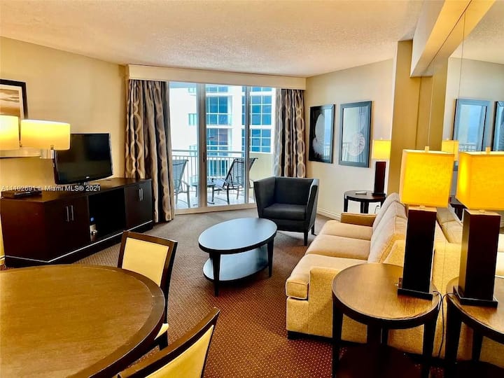 Oceanfront Luxury Resort Sunny Isles - Sunny Isles Beach, FL