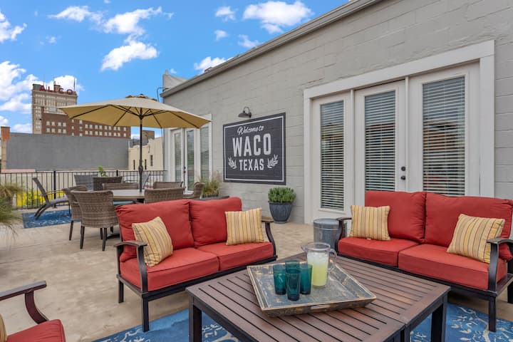 2 Min To Magnolia! King Beds-huge Balcony-fire Pit - Waco, TX