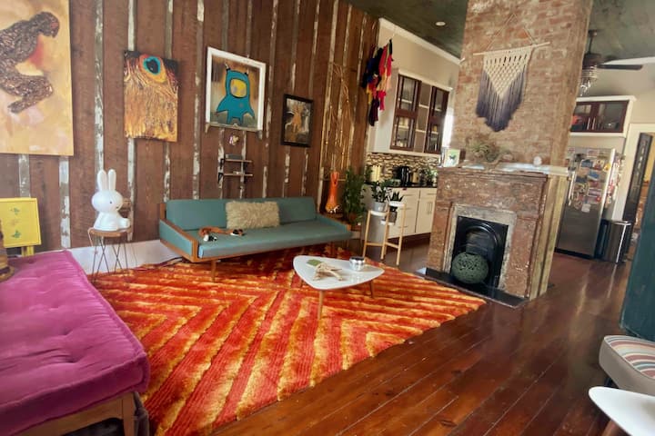 Cheerful Private Room In Historic Holy Cross - New Orleans, LA