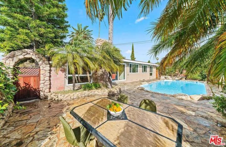 Modern Spacious Gem With Pool And Arcade - Anaheim, CA