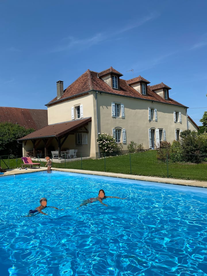 Grande Maison De Charme Avec Piscine - 280m2 - Lons-le-Saunier