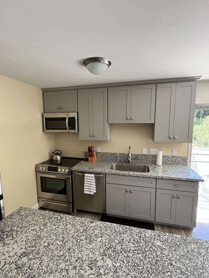 Orinda Condo. 2 Bedrooms, Full Bath. Walk To Bart! - San Francisco Bay Area, CA