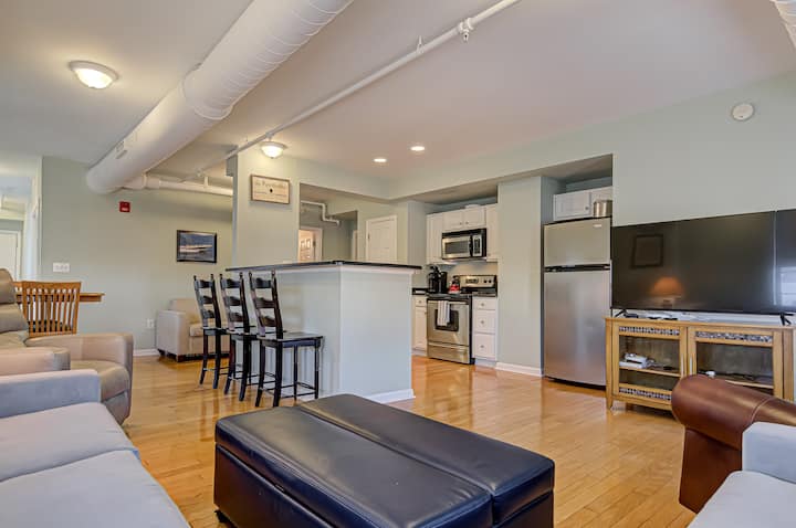 Uptown 2-bedroom Condo-charming, Convenient To Hpu - High Point, NC