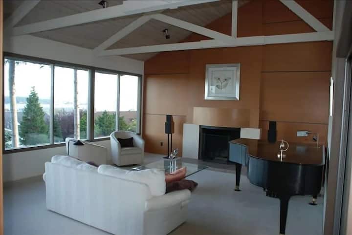 The Harbor View Grand—home, Hot Tub, Sauna, Piano! - Coupeville, WA
