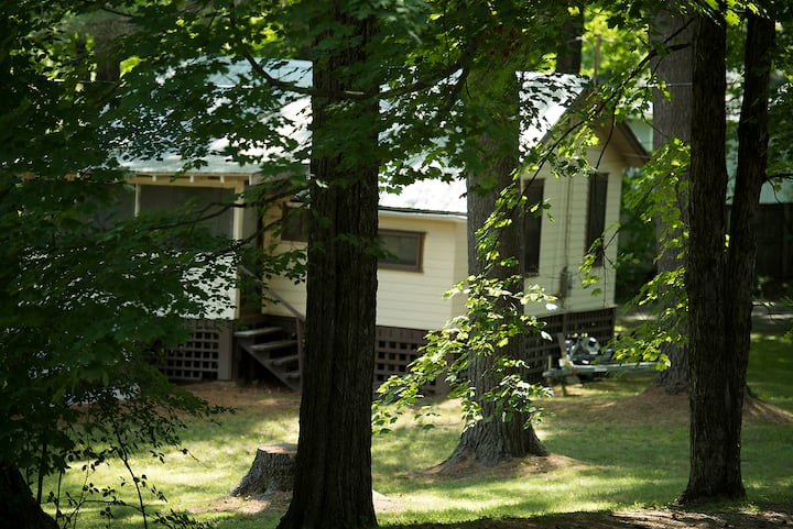 Tranquil Beauty Of Adk In A Vintage Center Cottage - Schroon Lake, NY