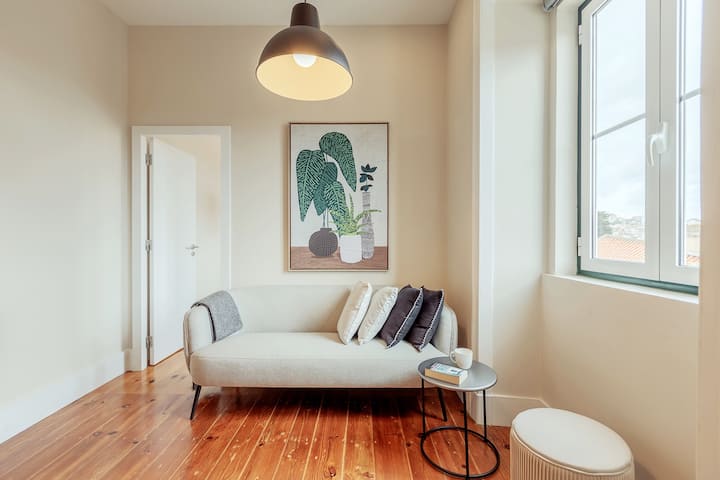 Sunny House - Bright 2 Bedroom Apartment W/ Office - Lisszabon