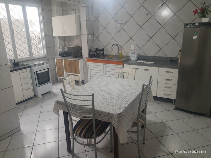 Apartamento De Dois Pavimentos Em Bairro Familiar - Florianópolis