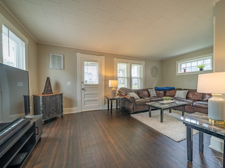 Cozy~winton Village~king~short Walk To Restaurants - Rochester, NY