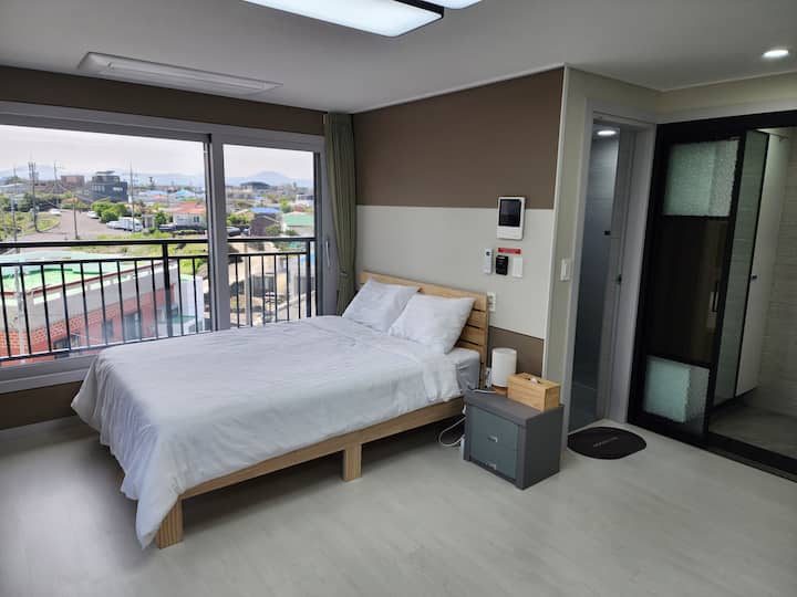 함덕해수욕장 302호 함덕여행숙소 원룸형민박  해변도보1분 서우봉도보1분 함덕서우비치하우스 - 회천동