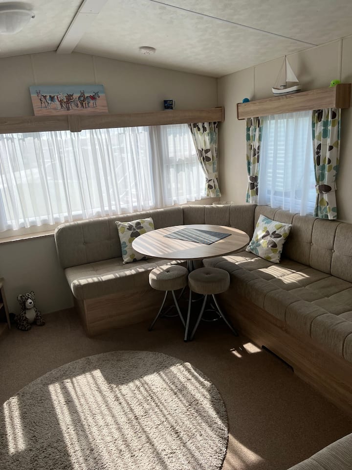 New 2 Berth Caravan In Seal Bay Holiday Park - East Wittering