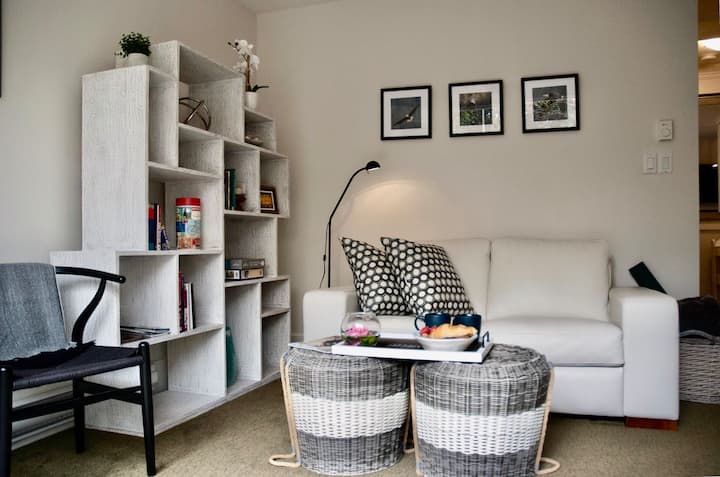 Cozy Gonzales Hideaway By The Sea - Victoria