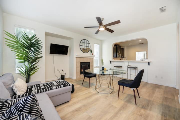 Master Bedroom Private Bath For Traveler - Sacramento, CA