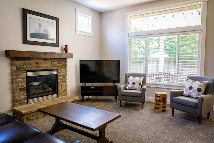 Haven House: Walking Paths, Hot Tub - Meridian, ID