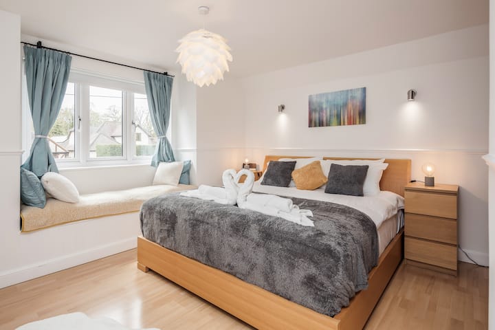 Stylish 3 Bed -Parking - Long Stay Discount - Bracknell