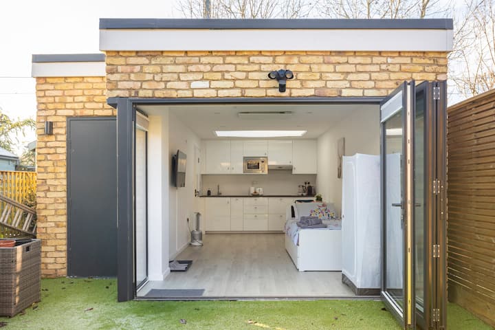 Garden Summerhouse W/ Parking - Kingston upon Thames