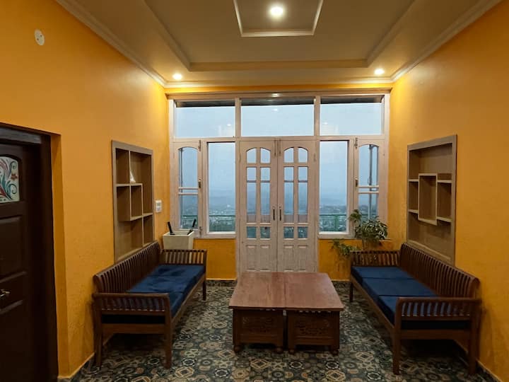House Having 2 Bedrooms Fish Room & Peacock Room - ダラムシャーラー