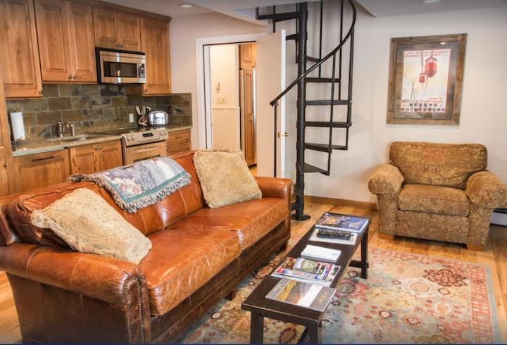 Vail Core Condo W/ Bedroom Plus Large Loft #8 - Vail, CO