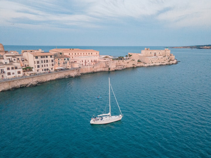 Boat In The Center Of The Island Of Ortigia - Syrakus