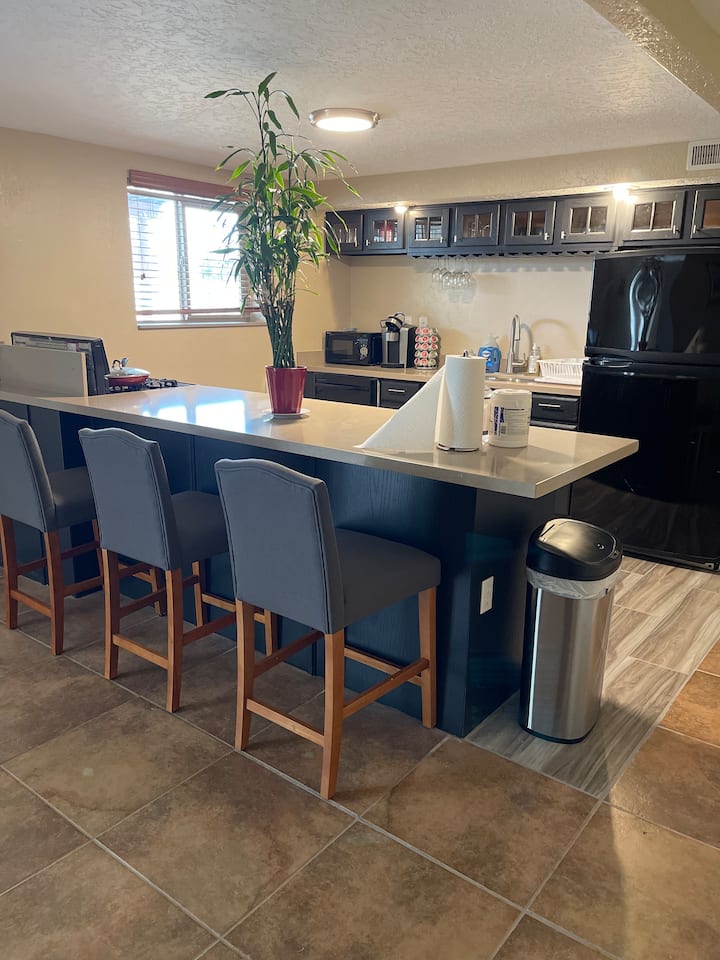 Private Sandy Basement Apartment Near Ski Resorts - Cottonwood Heights, UT