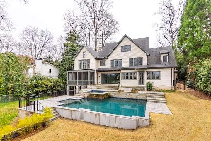 Luxurious Brookhaven Oasis~ Hot Tub,  Maybach Suv - Sandy Springs, GA