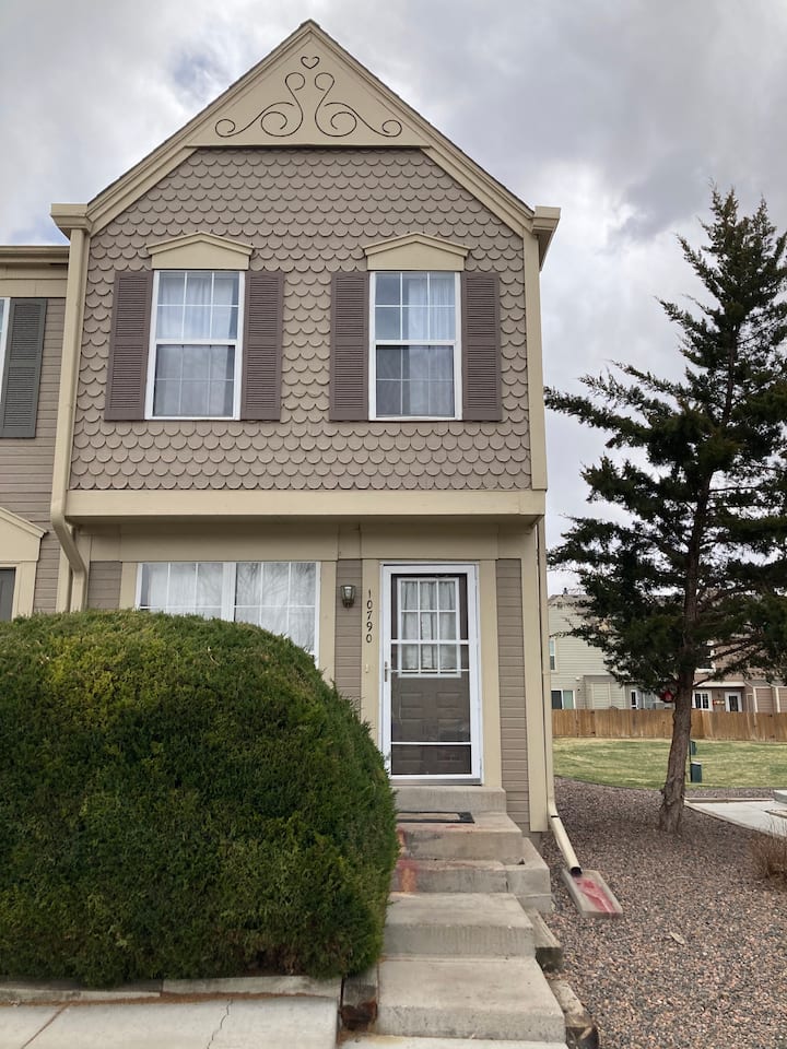 Beautiful Townhome, 1 Block From Downtown Parker - Parker, CO