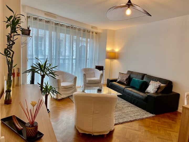 Champs Elysées Cosy 2 Bedroom Flat, 80m2 -