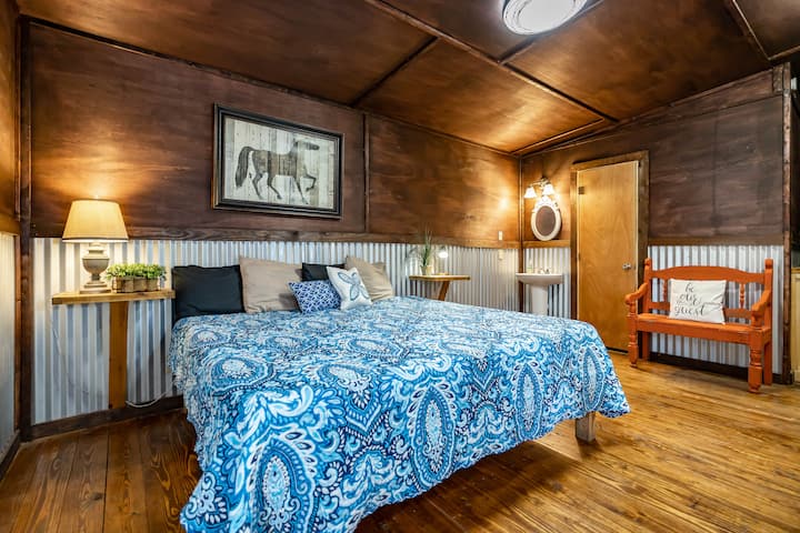 Charming Cabin #28 At The Leakey Inn - Leakey, TX