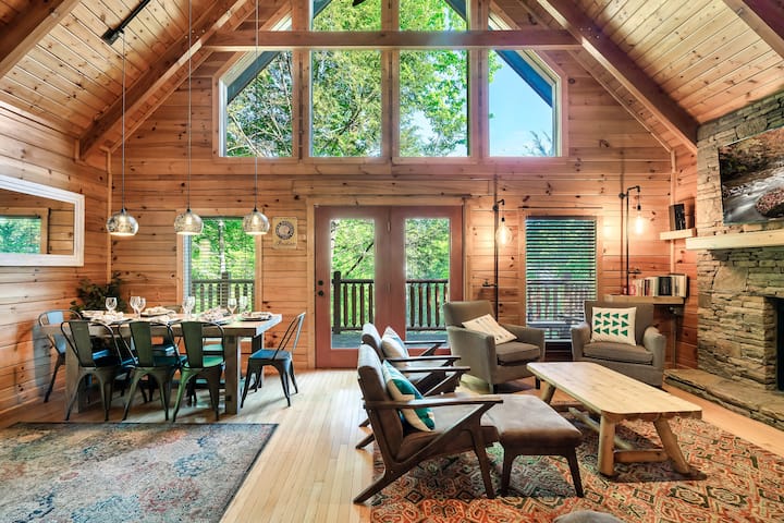 2mi To Pf Parkway! Game Room, Hot Tub, Resort Pool - Pigeon Forge, TN