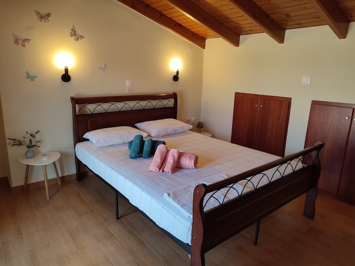 Nonna Olga_attic Room - Corfu