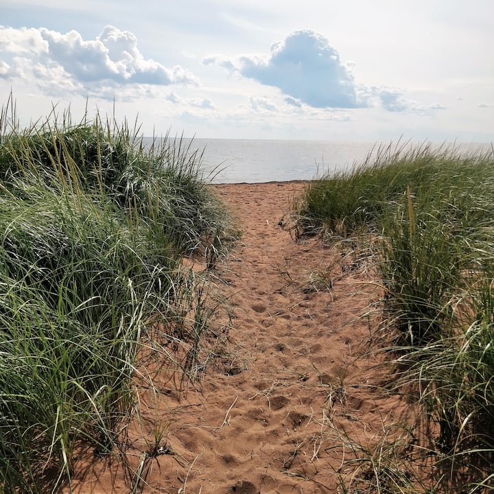 Beach, Pool And Lovely 2-bedroom Vacation Home - Prince Edward Island