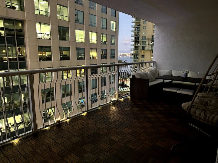 Brickell Condo With 400 Sf Balcony, Pool & Parking - Miami, FL