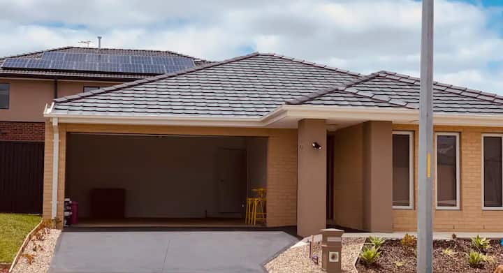 Cheerful 4-bedroom House Only On Monthly Basis - Clyde North