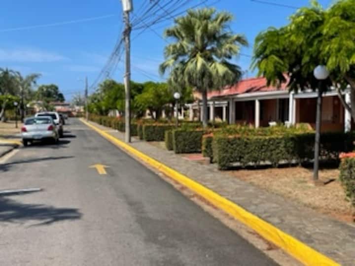 3 Bdr Condo W/pool, Walk To Beach & Restaurants - Jaco