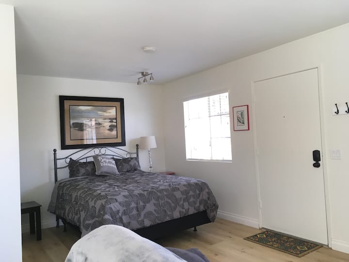 Lovely Condo With Pool - Orange County, CA