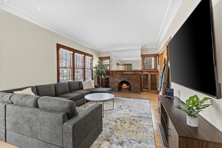 Large Updated Single Family Home Across From Uwm - Milwaukee, WI