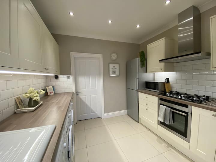 Ultra Modern Luxury Apartment - Harrow