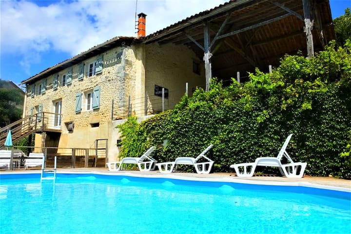 Beautiful 5 Bedroomed Converted Barn With Pool - Juignac