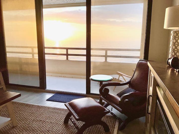 Newly Renovated Oceanfront 2 Br/2bth Condo - Daytona Beach Shores, FL