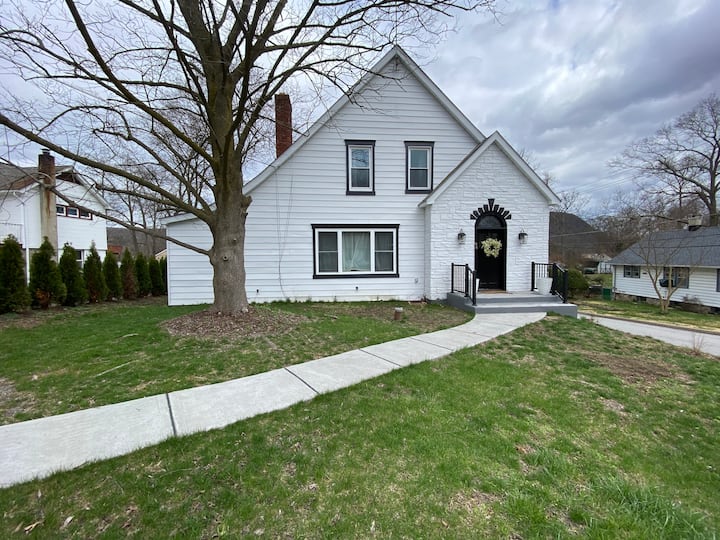 Quaint Open Concept 4-br Home Minutes From Usma - Peekskill, NY