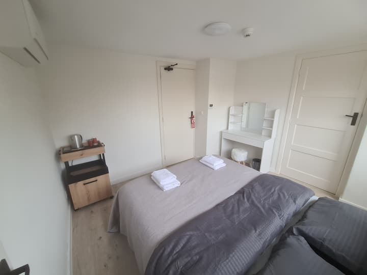 Nice Room 15 Minutes From Amsterdam City Center - Uitgeest
