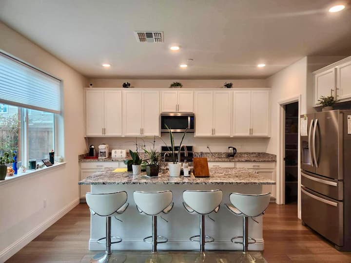 Comfort Room With Garden View - Brentwood, CA