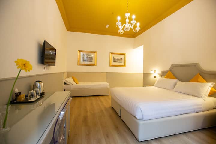 Yellow Roof, Triple Room Near St Peter And Vatican - Rome