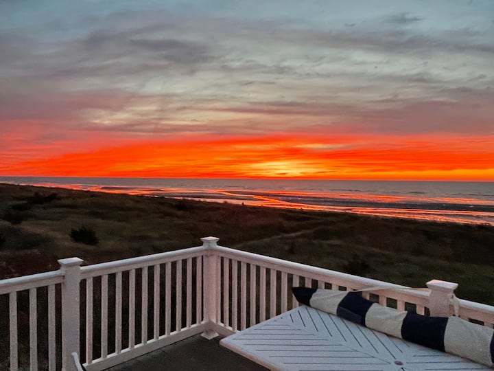 Cheerful Bayfront Home With Fabulous Sunsets - Villas