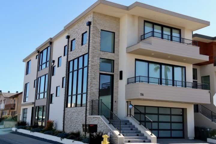 New Five Star Home
20 Steps To The Beach - Oxnard, CA