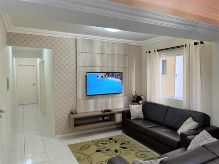 Centro
Vaga Ampla De Garagem 3 Min A Pé Até Praia. - Itapema