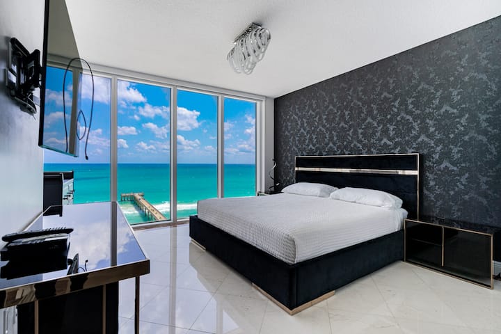 Modern Spacious 2 Bed / 2 Bath Condo On The Ocean! - Sunny Isles Beach, FL