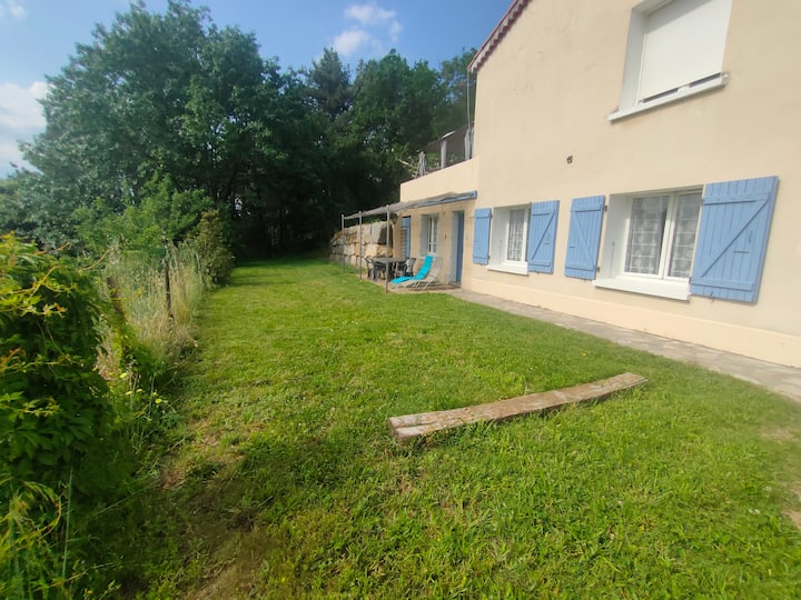 Logement Plain-pied Des Traces De Dinosaures - Aubenas