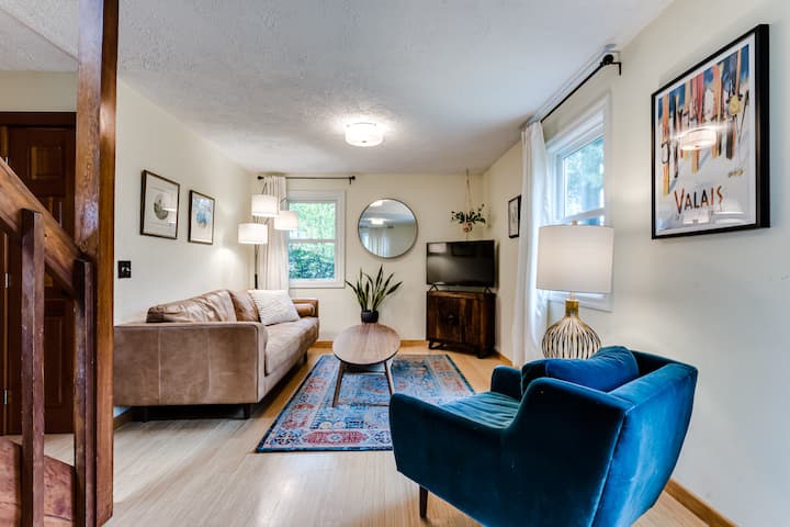 Sun-filled Updated Craftsman Bungalow - Eugene, OR