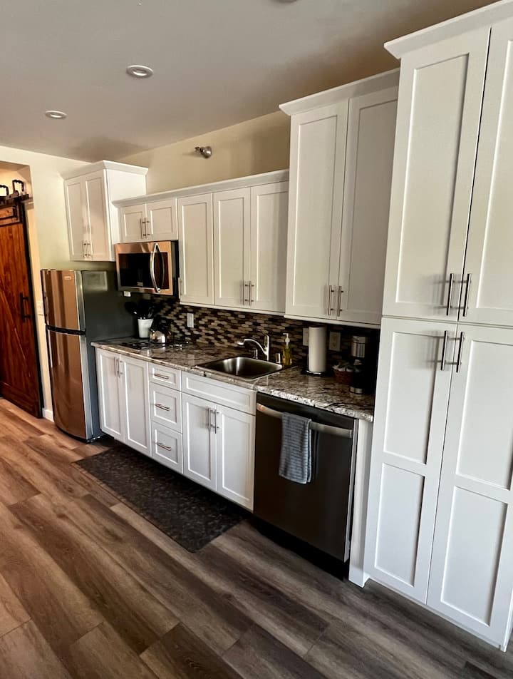 Beautifully Remodeled Studio Condo - Henderson, NV