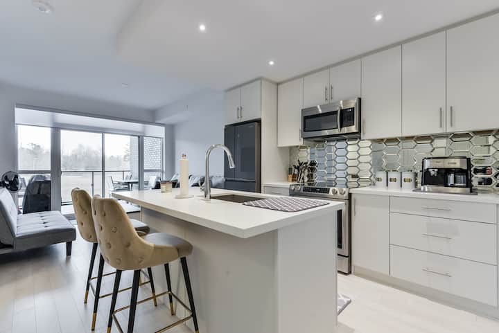 The Lavish At The Harbour 1 Bdrm In Aquarius - Innisfil